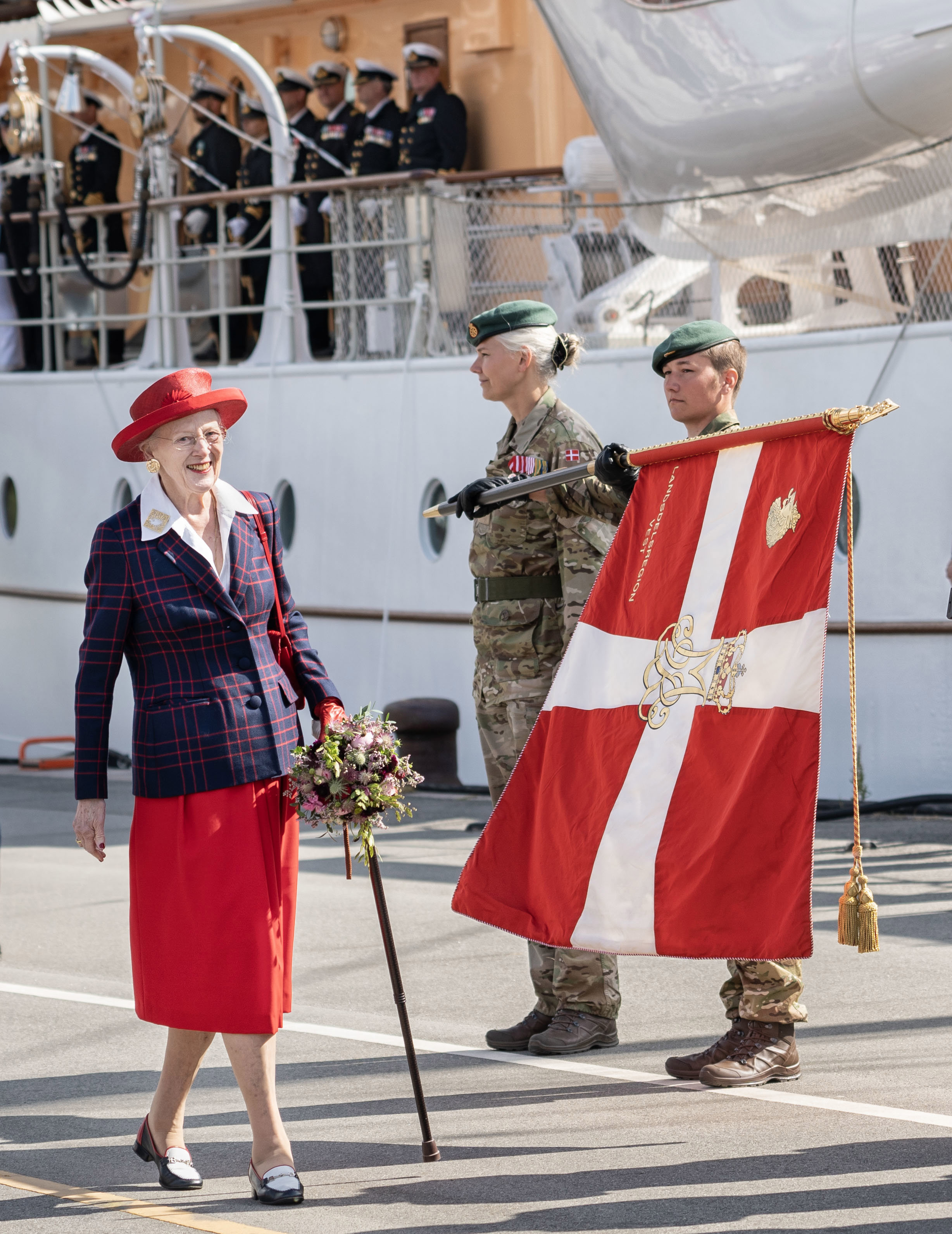 H.M. Dronningen ankom til Aarhus Havn med Kongeskibet Dannebrog