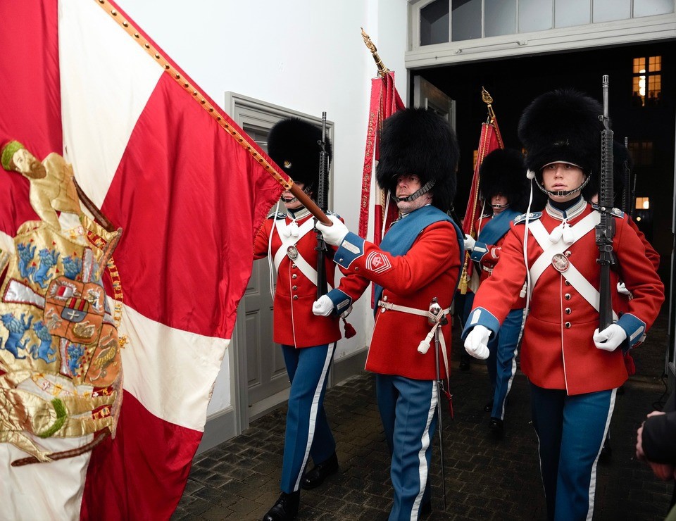 Transfer of the royal flags